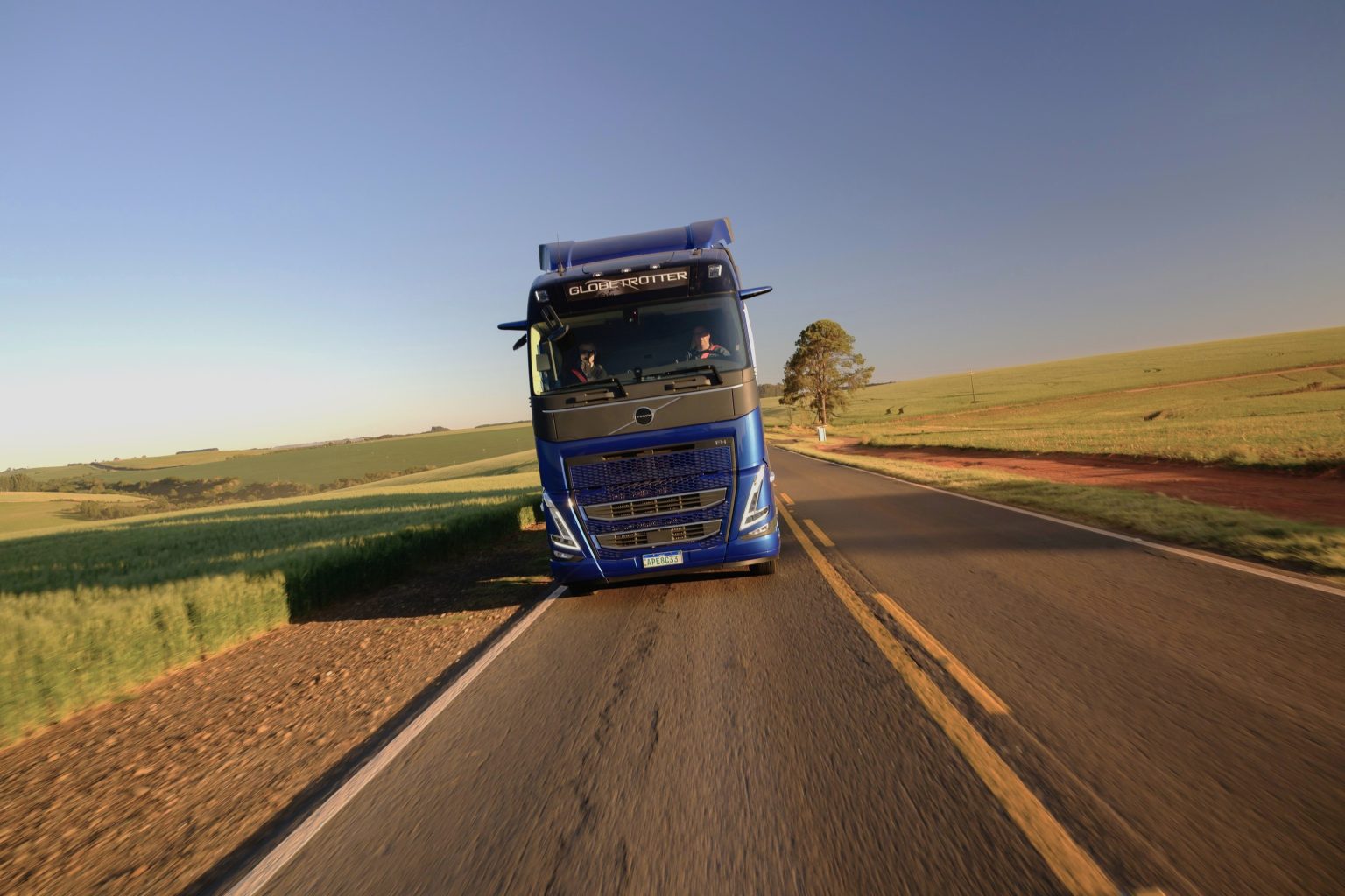 Conheça tudo sobre os caminhões bitruck e como escolher o ideal para o ...
