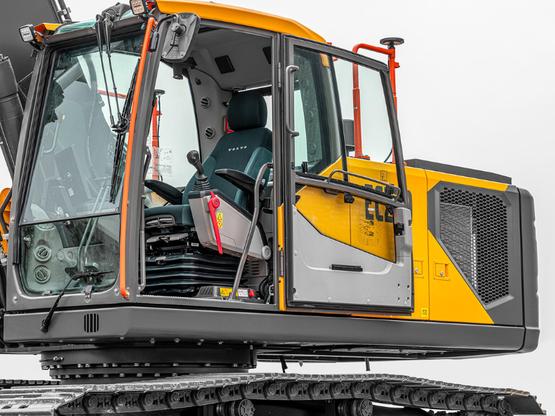 Escavadeiras Volvo EC220 - Grupo Tracbel