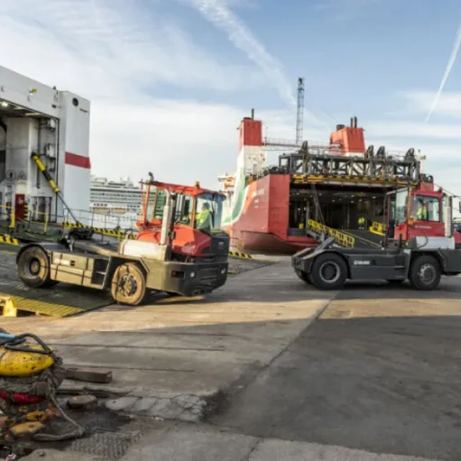 Terminal Tractor - Kalmar - TR618i - Grupo Tracbel